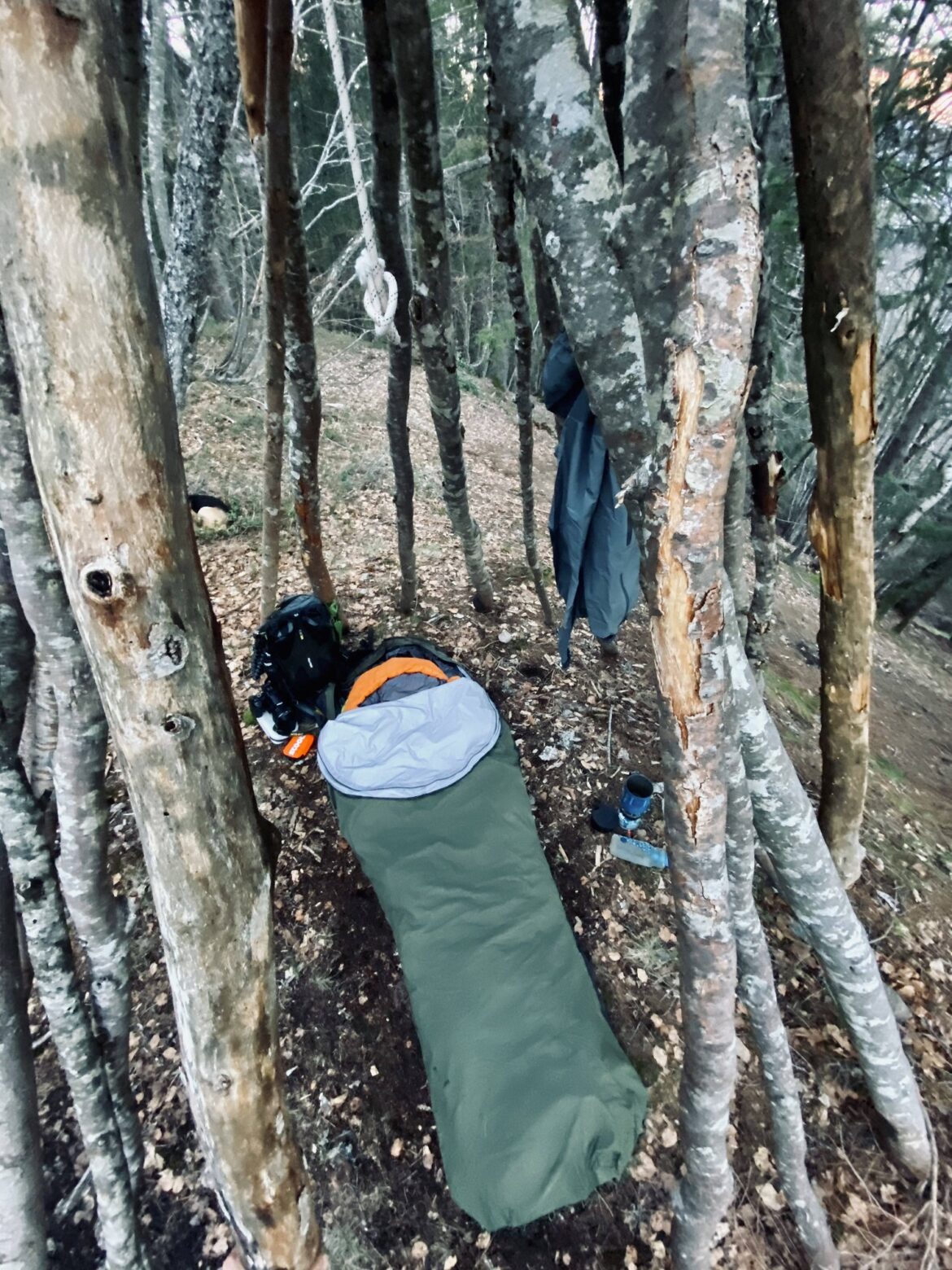 Test et retour terrain du sursac imper-respirant Alpine Bivy de RAB