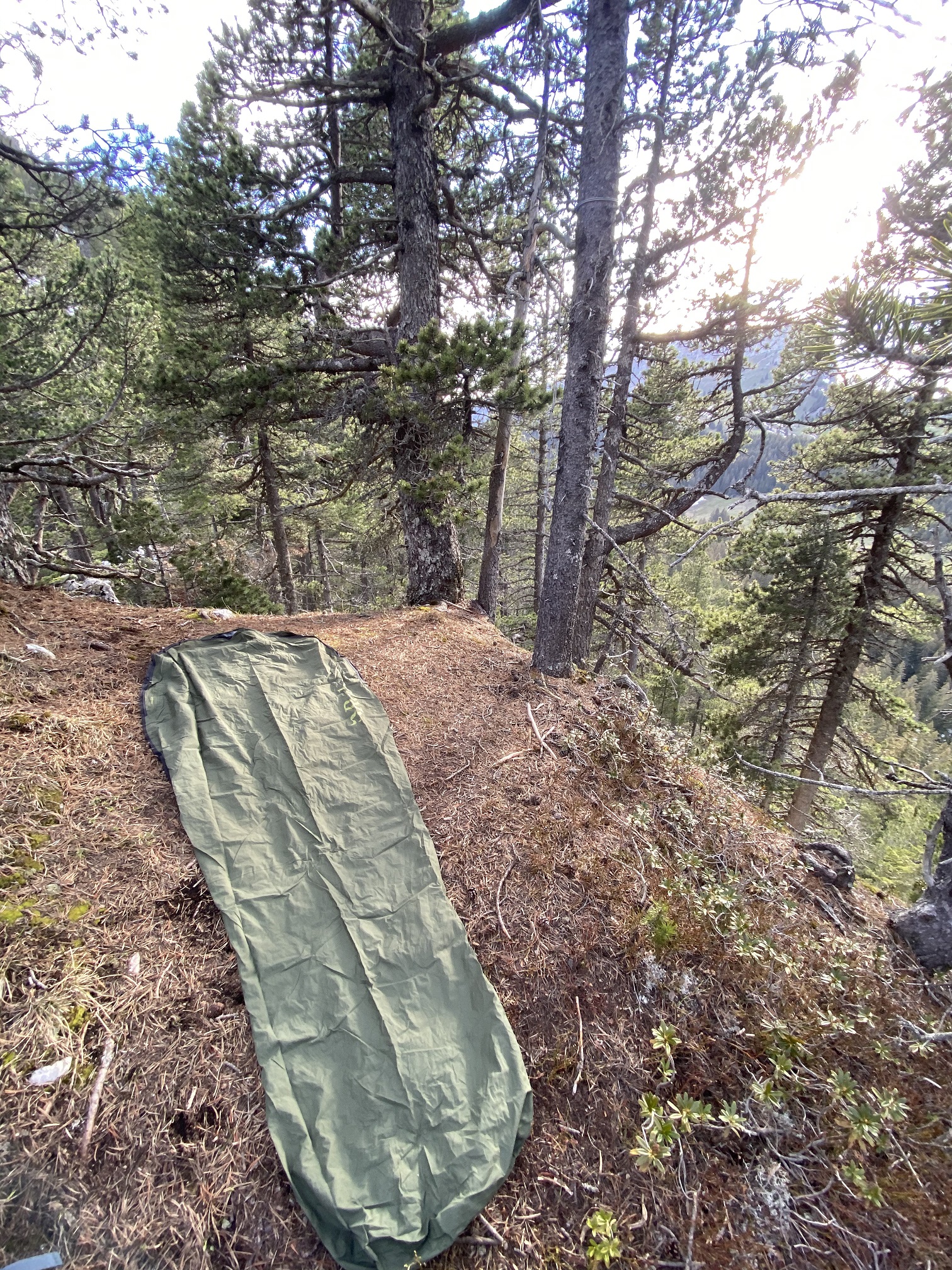 Test et retour terrain du sursac imper-respirant Alpine Bivy de RAB