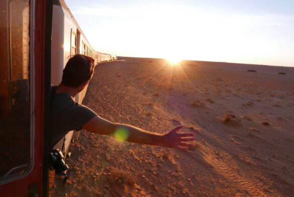 Voyage dans le train du désert marocain l'Oriental désert Express