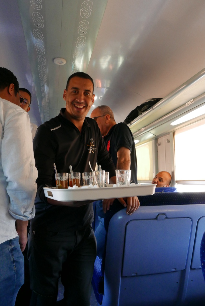 Voyage dans le train du désert marocain l'Oriental désert Express