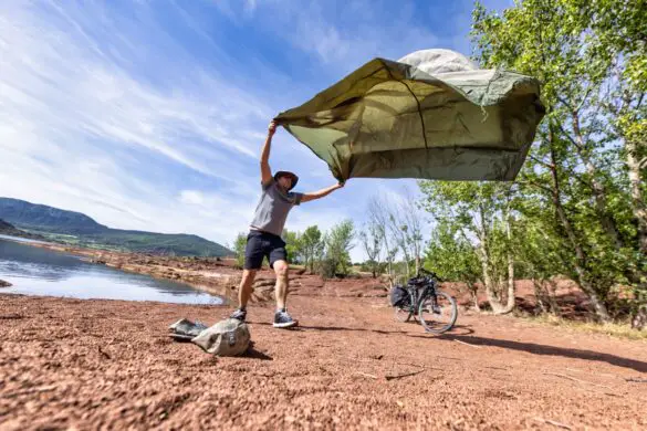 Test terrain de la tente de randonnée Ferrino Thar 2